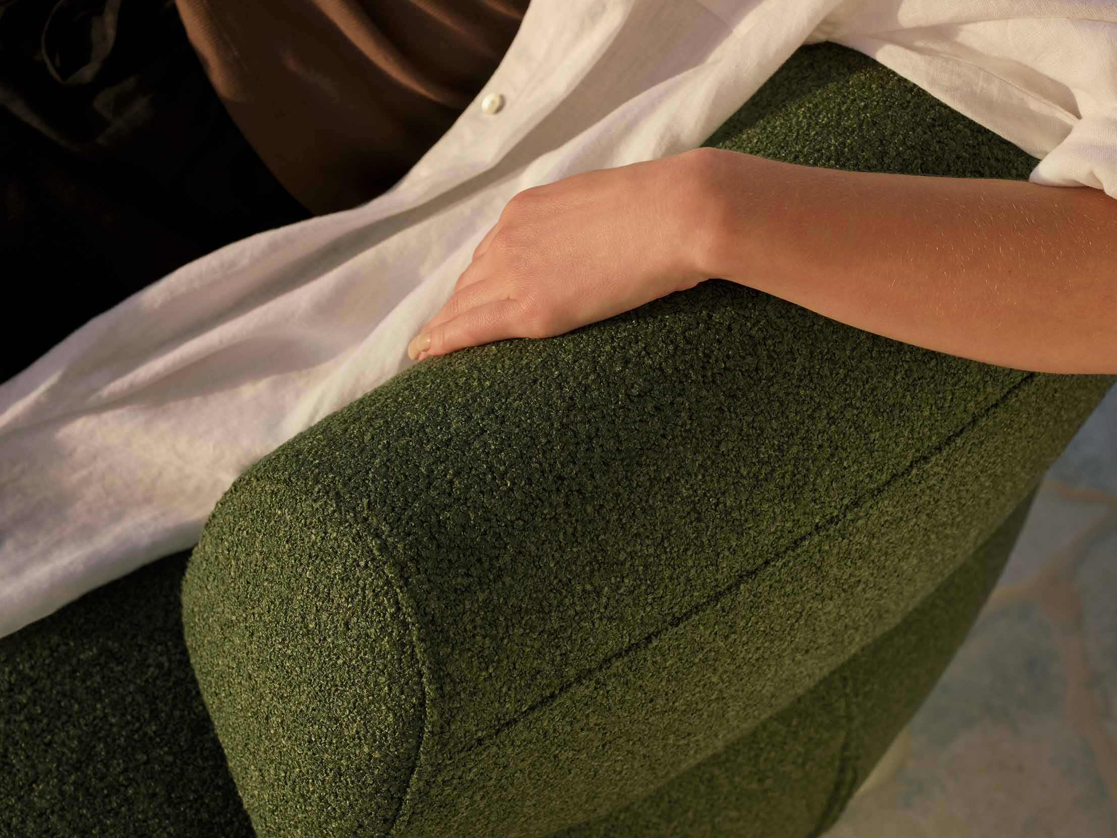 Aura Outdoor Swivel Lounge Chair