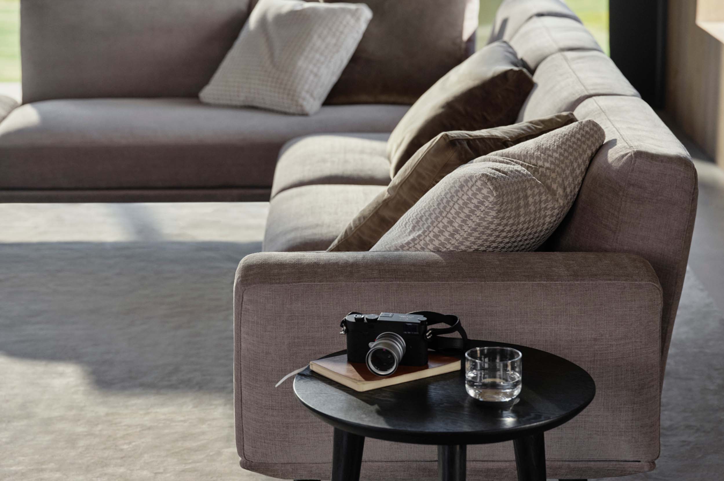 Neo Sectional Sofa with Chaise