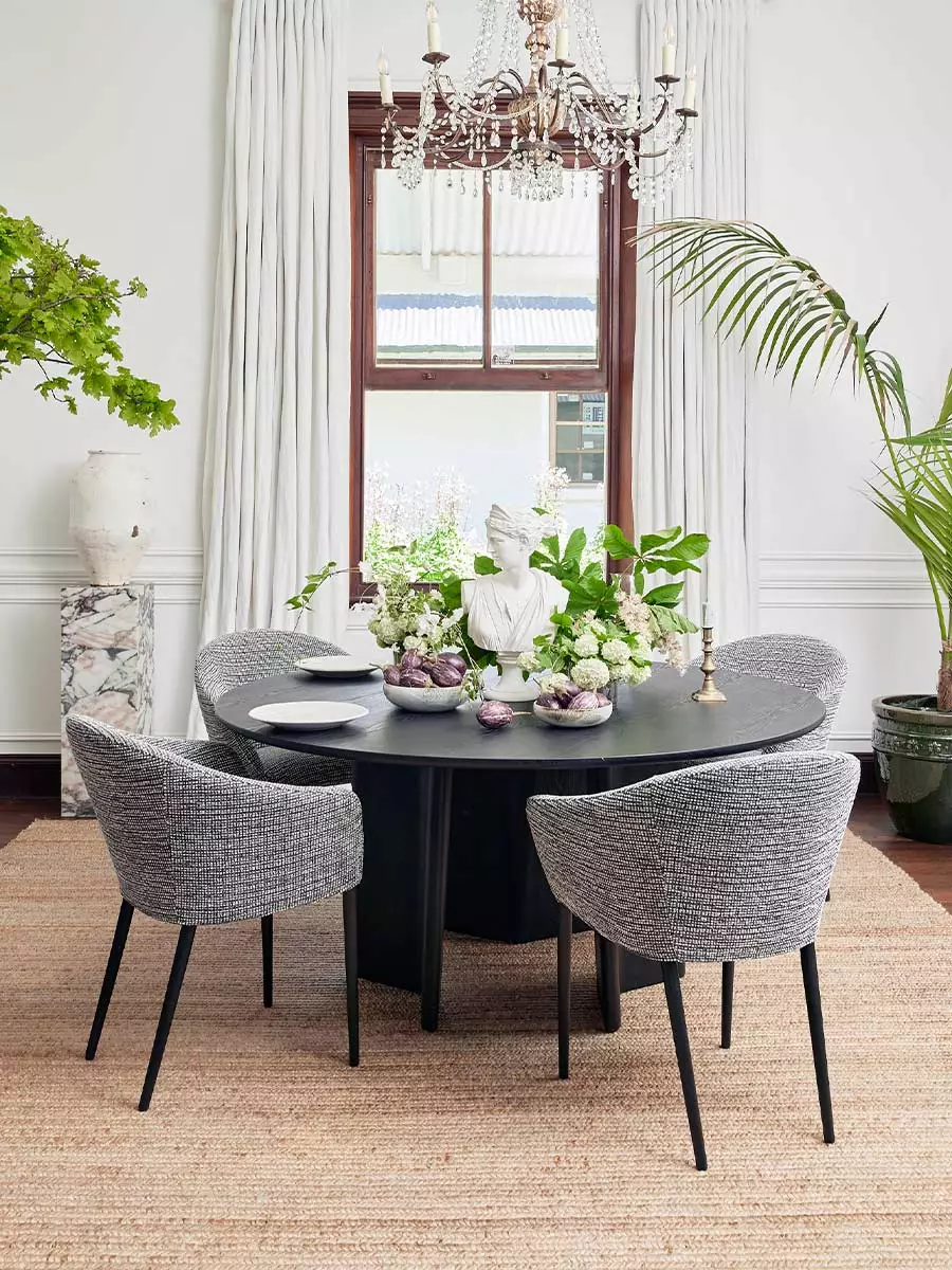 comfortable dining room size